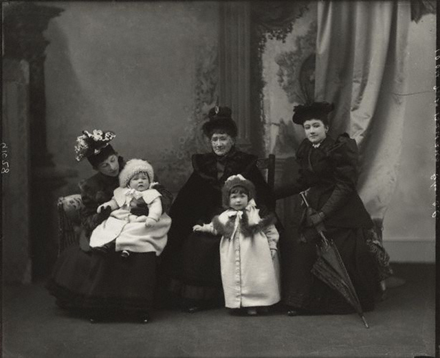 40 Vintage Studio Portraits of Londoners From the Victorian Era ...