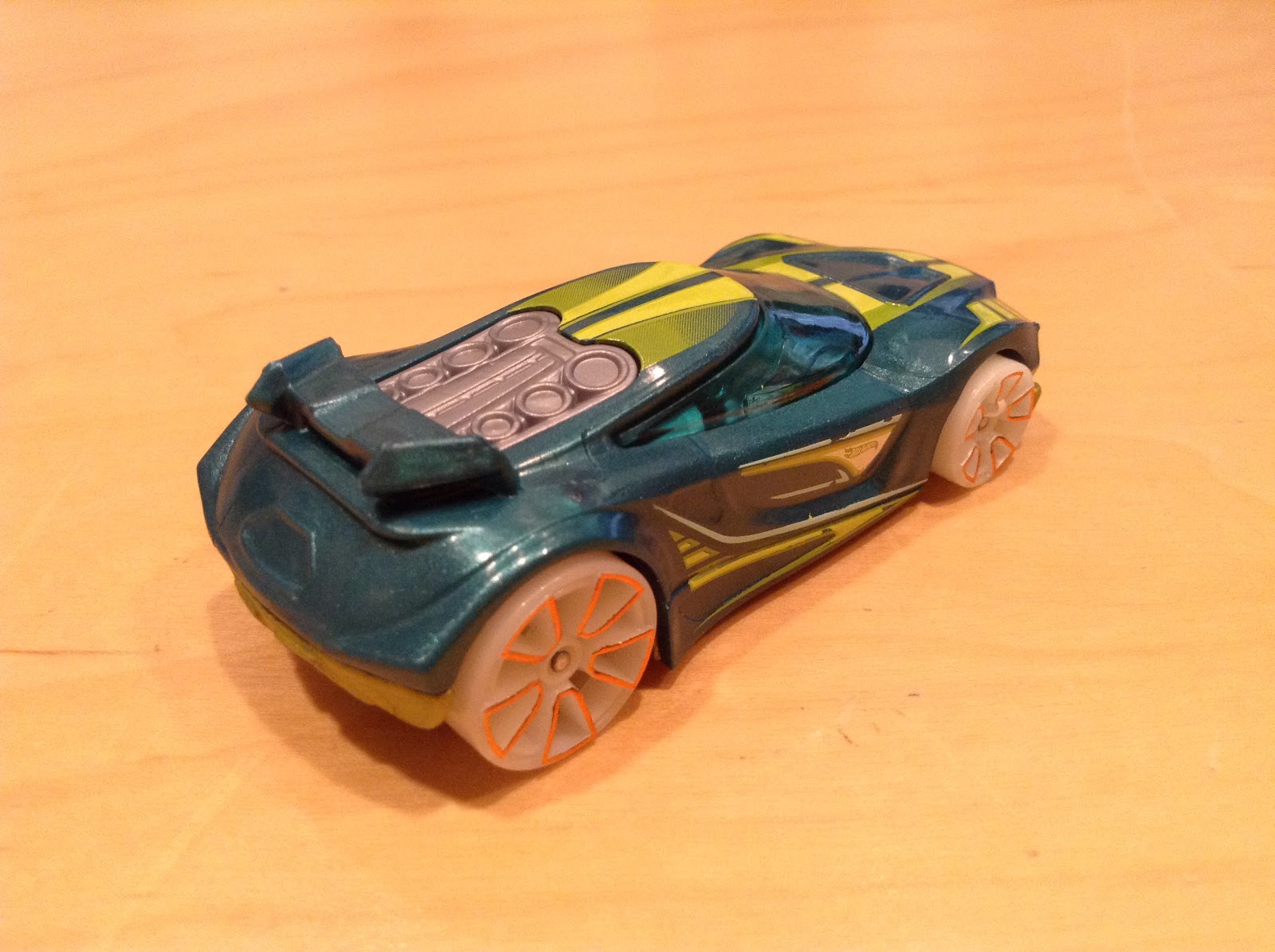 JULIAN'S HOT WHEELS BLOG: Chicane (2016 HW Glow Wheels)