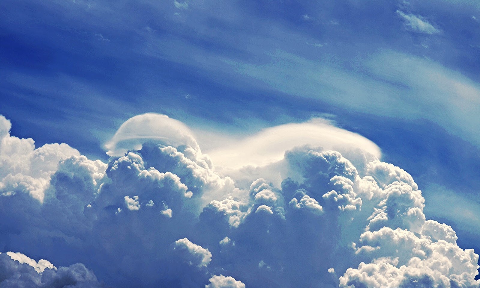 Nube-Agua: Nubes con sombrero