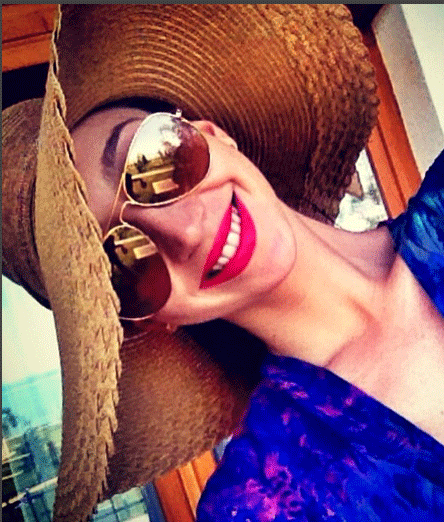 5 Foto Super Cantik Elena Victoria, Pemeran Hantu Ivana Yang ...