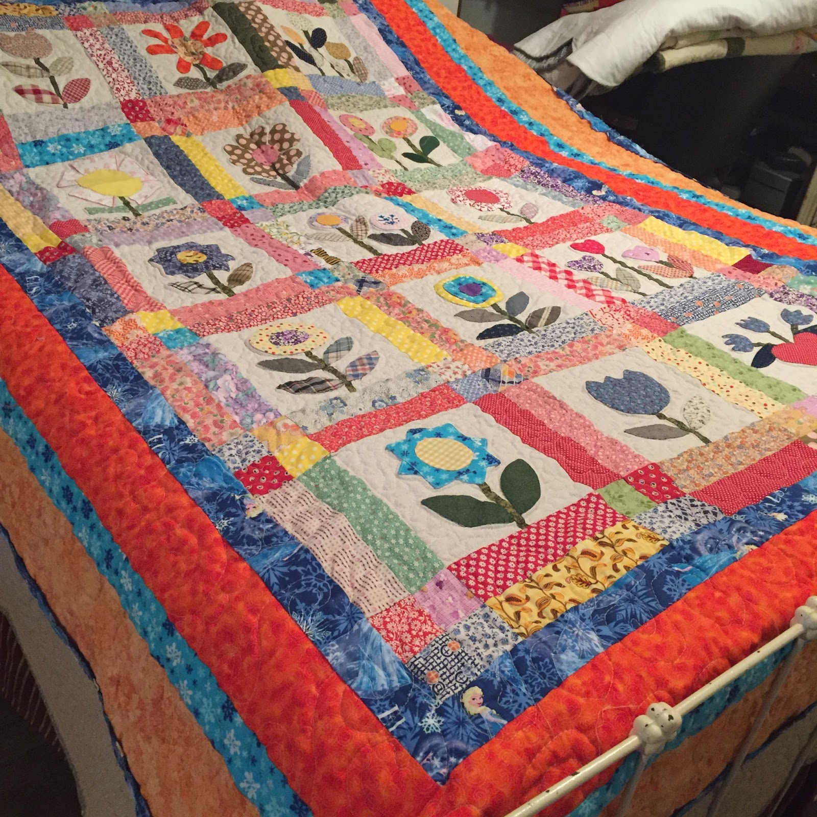 Rosy Creations: Flower Scrappy Applique Quilt