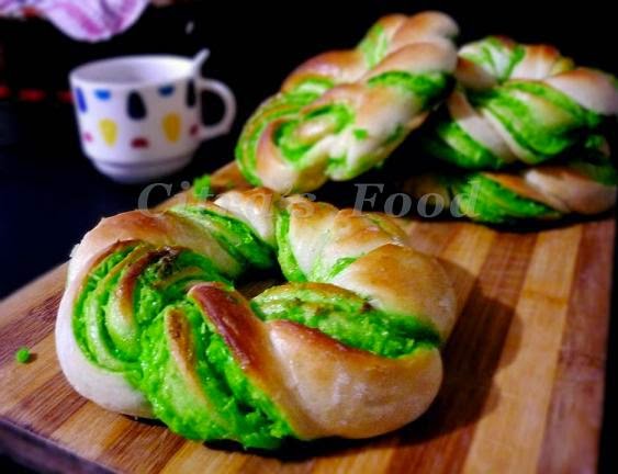 Citra's Home Diary: Plaited Coconut Pandan Bread / Aneka Kreasi Roti