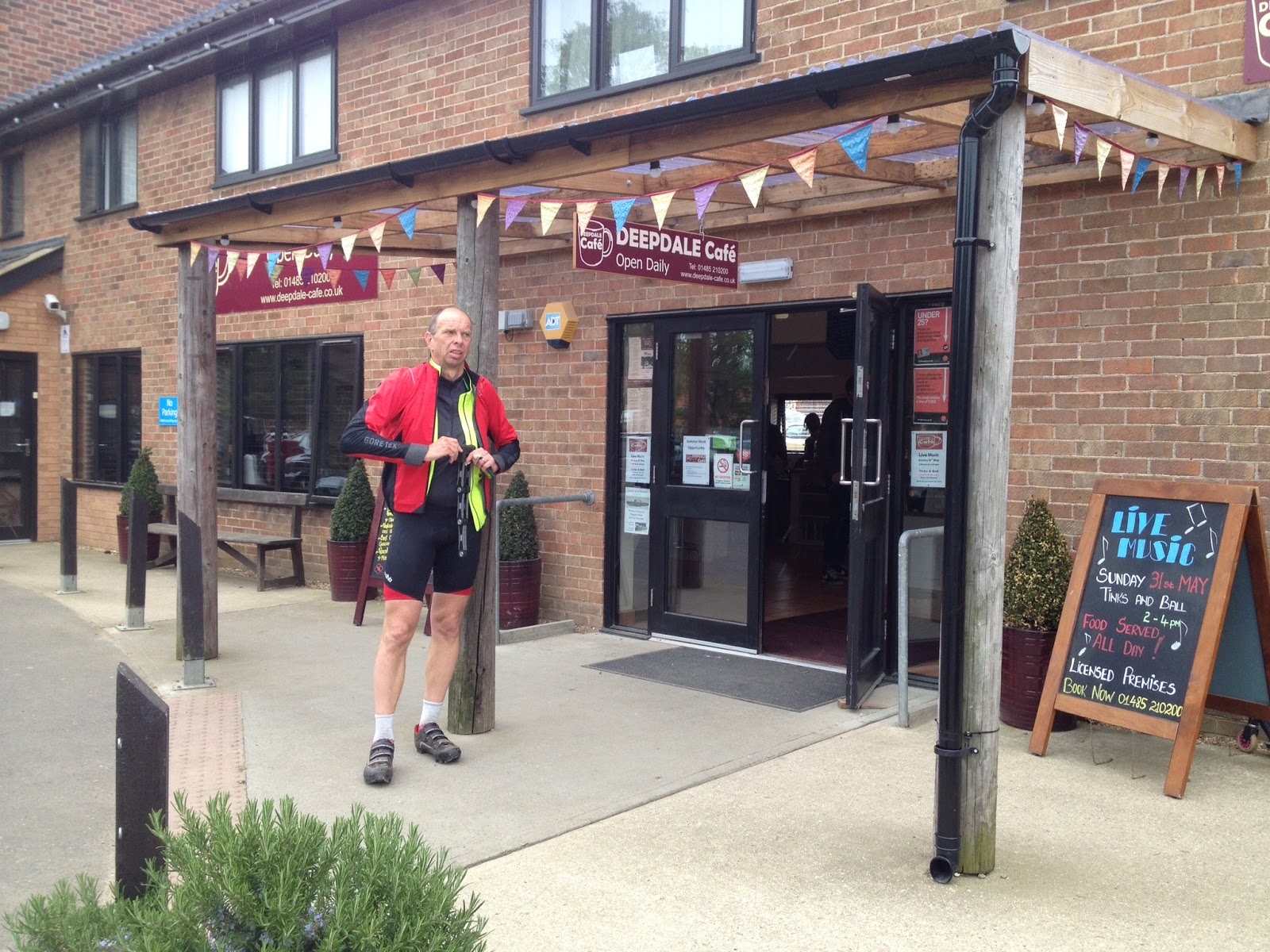 The Cake Crusader: Looking for more Art (Deepdale cafe at Burnham ...