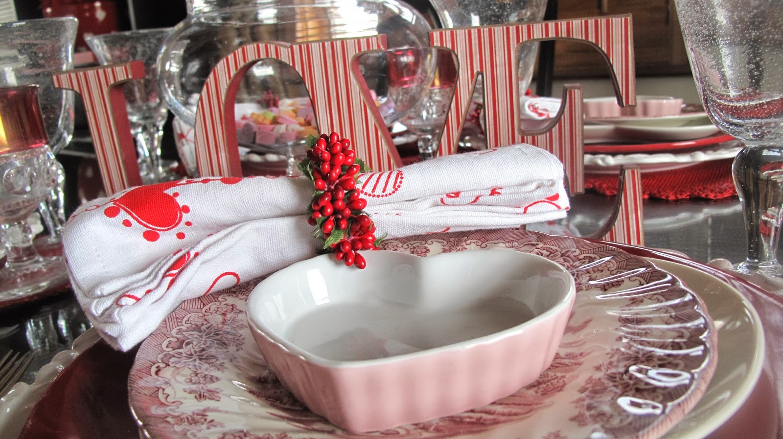 Red Couch Recipes: Valentine Love Table