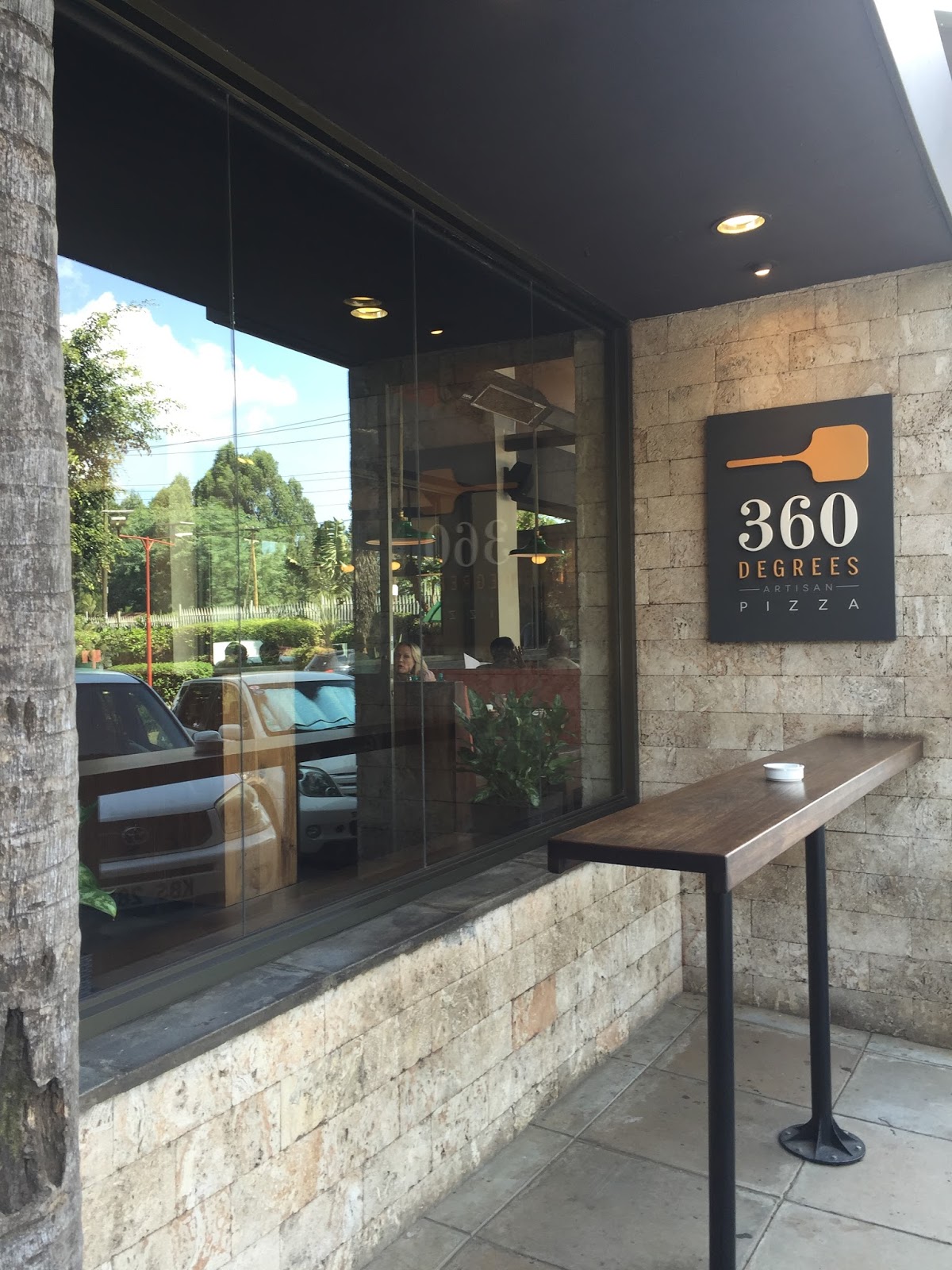 The Kenyan Nomad: 360 Degrees Pizza: Restaurant Review