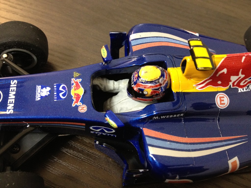 KYOSHOSAN: Unbelievable Detail on this Mini-Z Red Bull F1