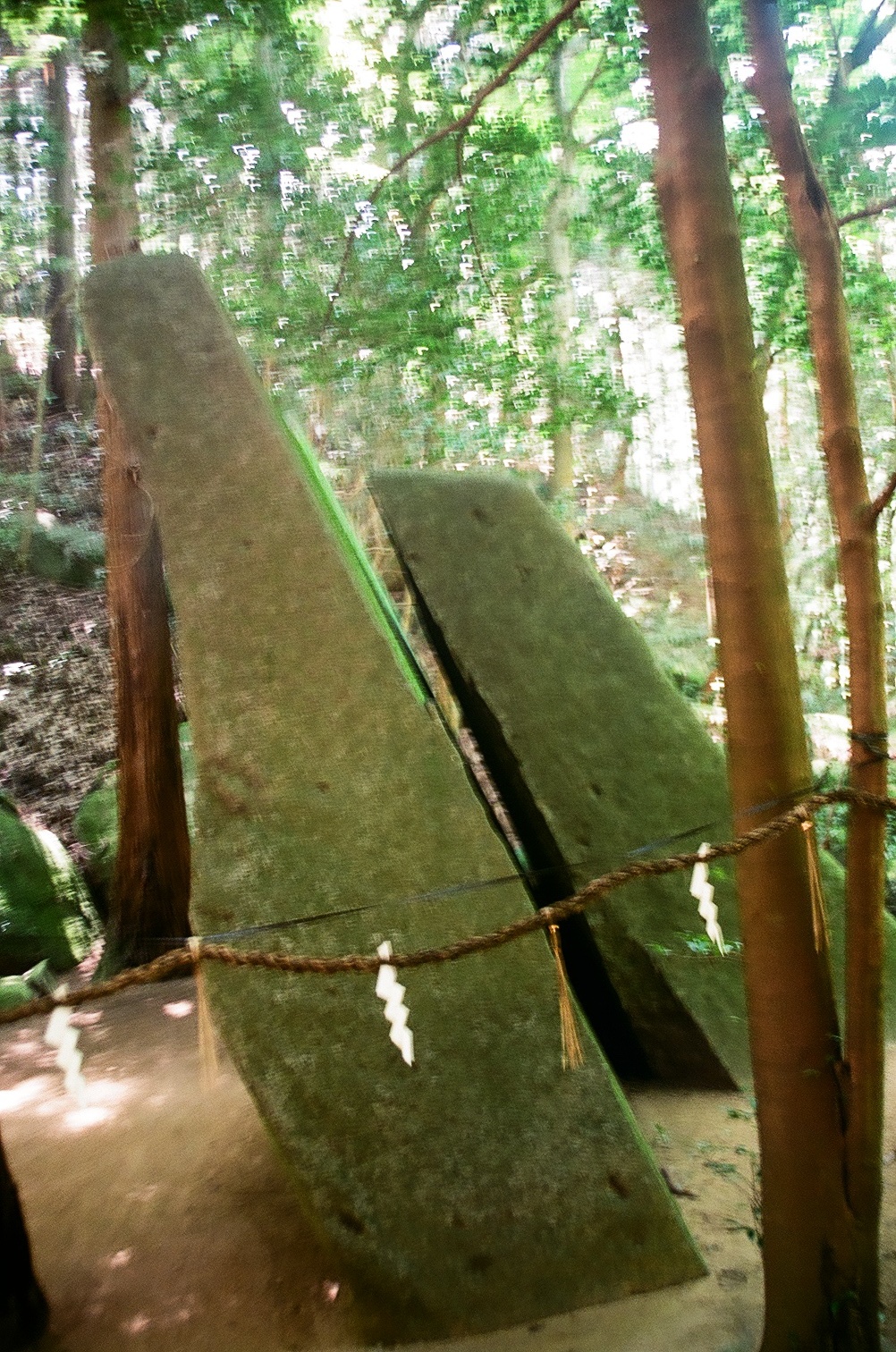 Sacred gateways of Japan: Japan's ancient megaliths & OOPARTS - photo ...