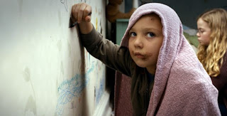 El Otro Lado De Las Críticas: Critica de Mama: terror y calidad se unen