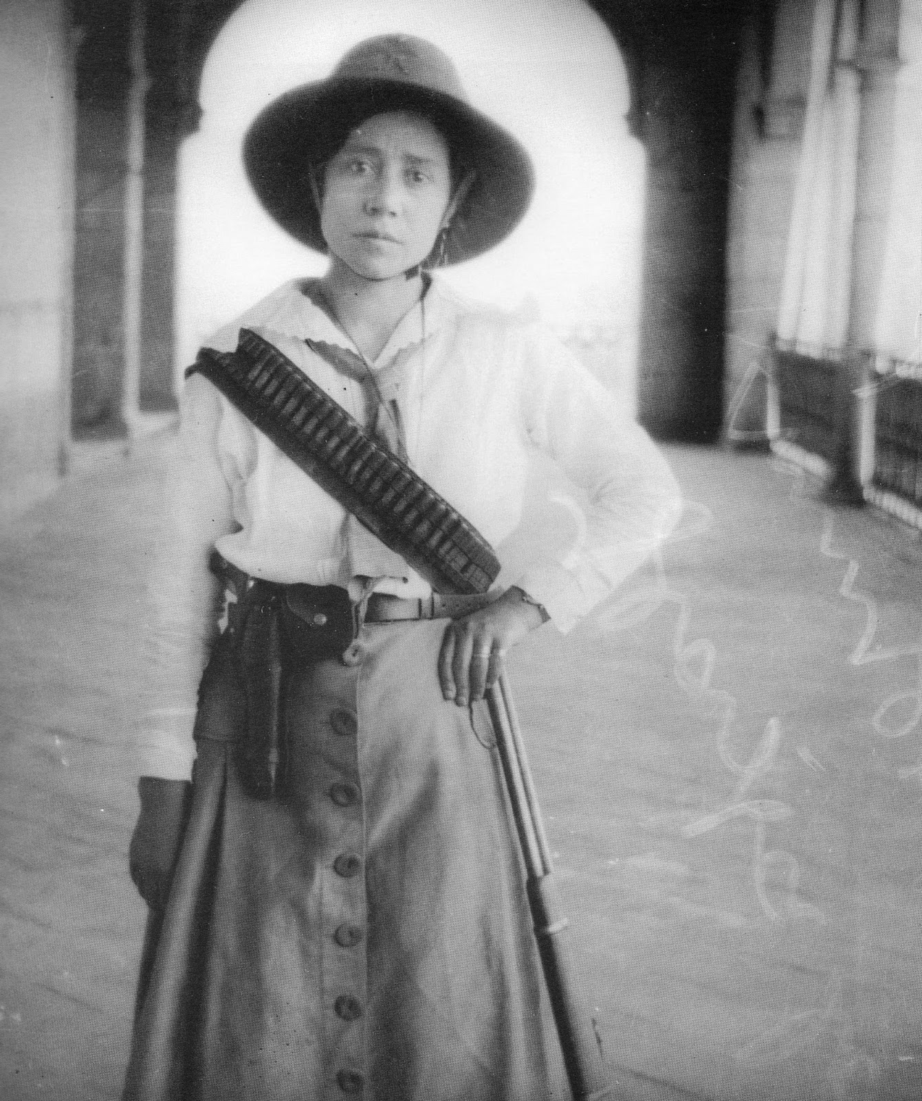 Passer Deserto: 12 Fotografías de Soldaderas y Mujeres en la Revolución ...