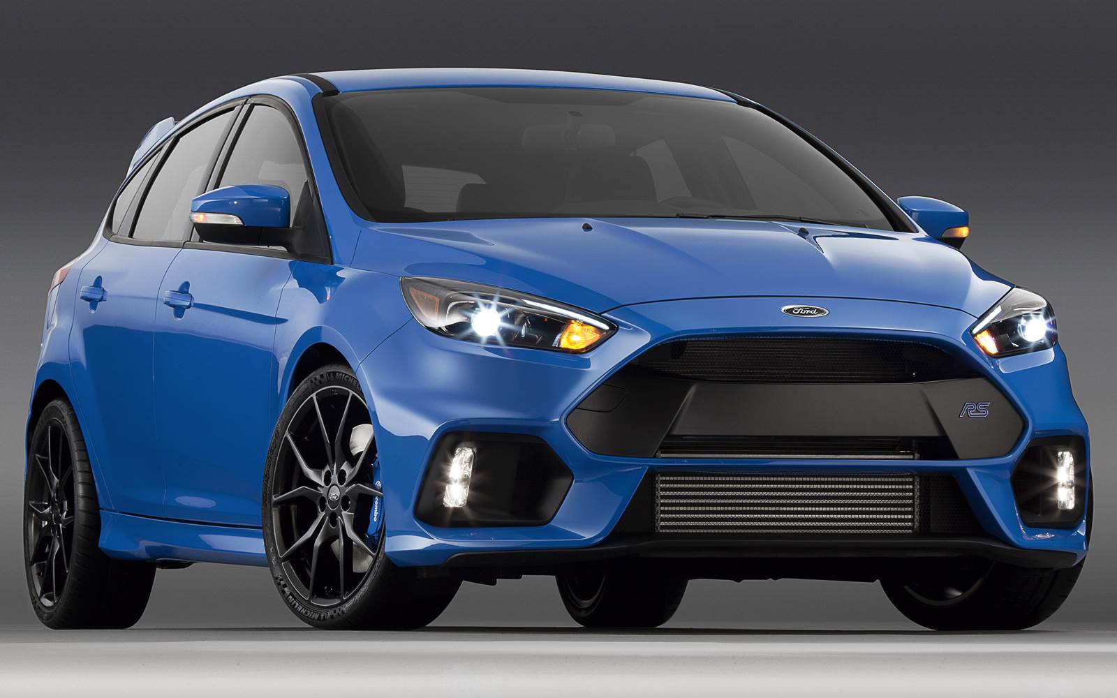Ford Focus RS será mostrado em NY na cor Azul Nitrous