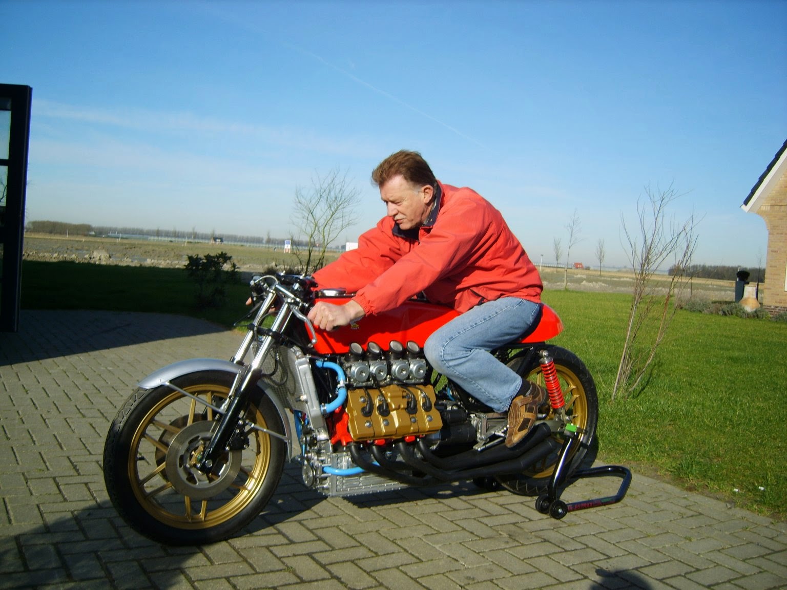 Een Leiderdorper: Honda V8 zelfbouw