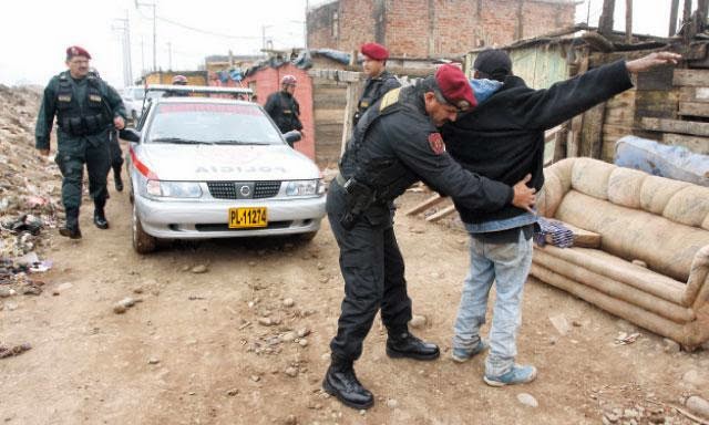LA POLICÍA NACIONAL DEL PERU: POLICÍA NACIONAL DEL PERÚ.