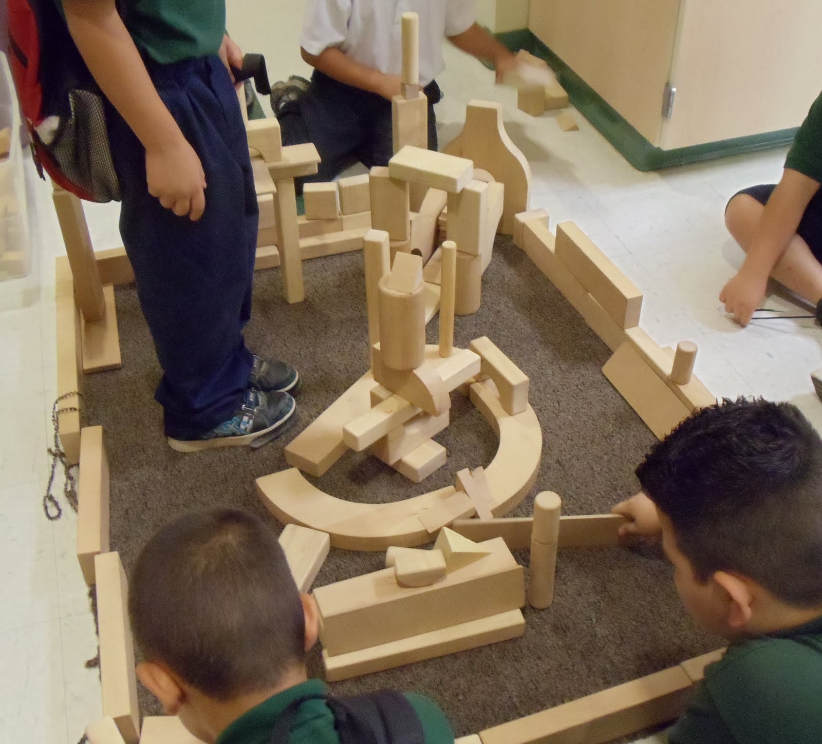 Hands, Head 'n Heart in the Artroom: 3D Building Blocks