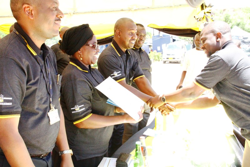 Ofisi ya Bunge yatunukiwa cheti cha ulipaji kodi uliotukuka, Bunge ...