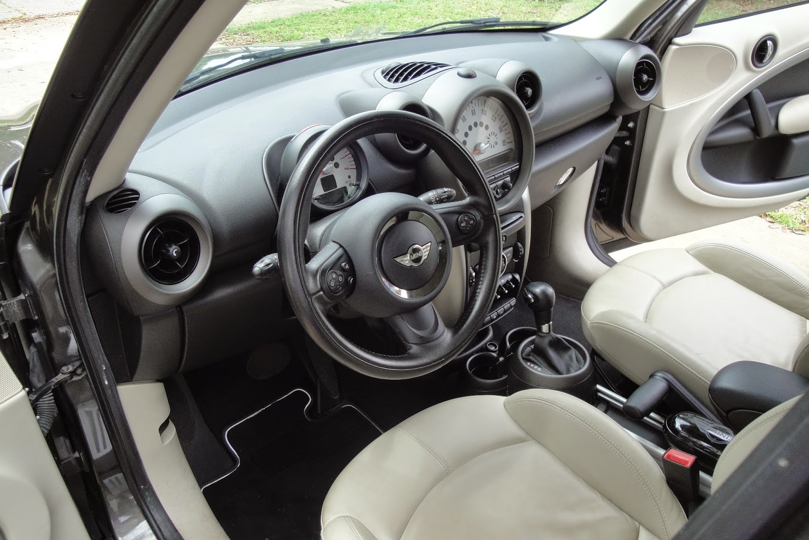 ORR Pre-Owned Destin: 2011 Mini Cooper Countryman: Grey w/ White interior