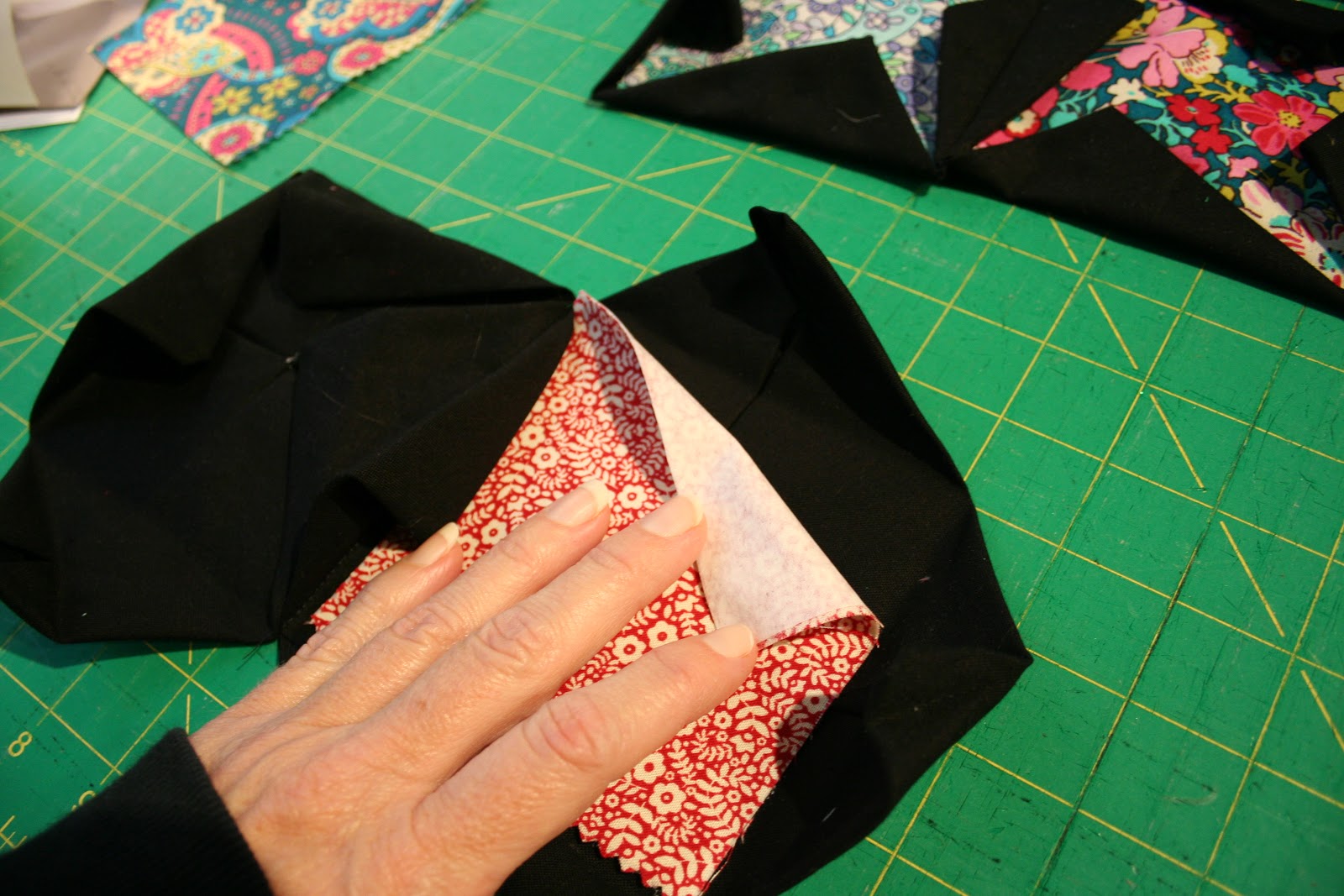 simplykim2: Wonky Shattered Window Cathedral Block {tutorial}