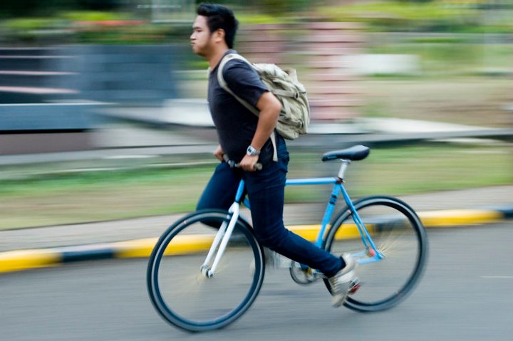 Bung Azis: Gaya Gesek