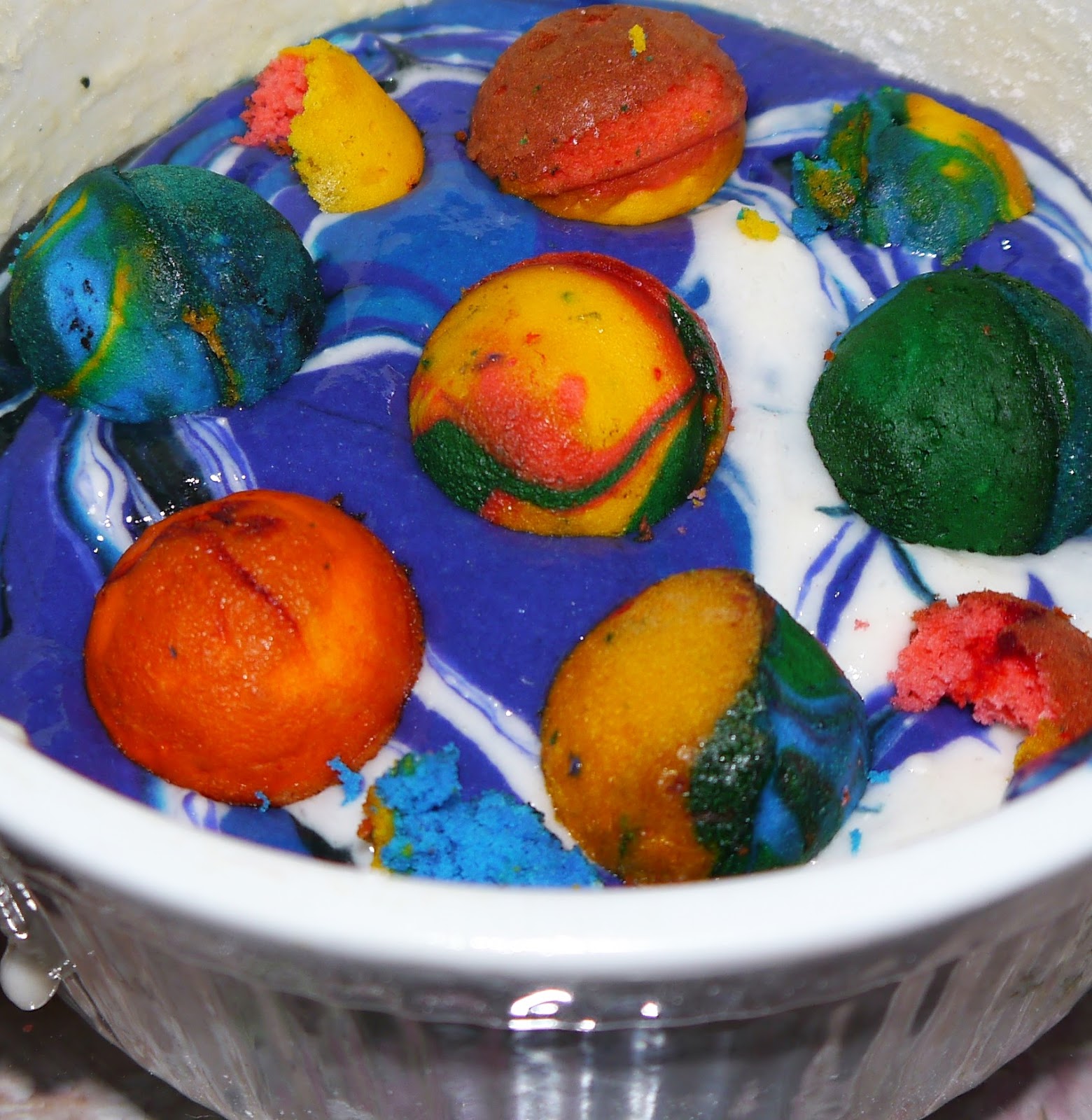 Suzy Homefaker: Galaxy Cake with Planets inside!! Solar System Birthday ...