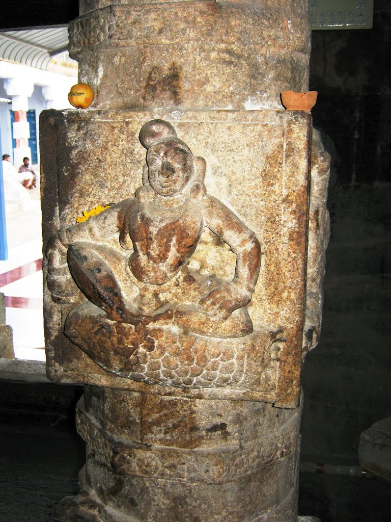 Tamilnadu Tourism: Kailasanathar Temple, Tharamangalam - Temple Pillars