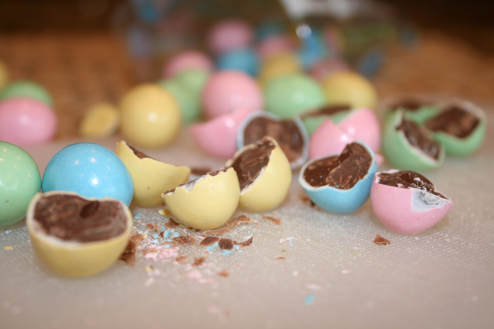 everything to entertain: Simple Chocolate Crinkle Cookies- Easter Style
