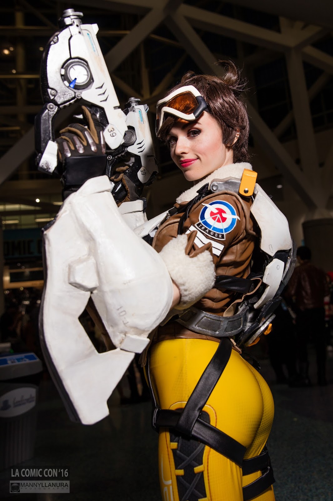 Manny Llanura Photography: Tracer Cosplay by Kaitlyn Siragusa (Amouranth)