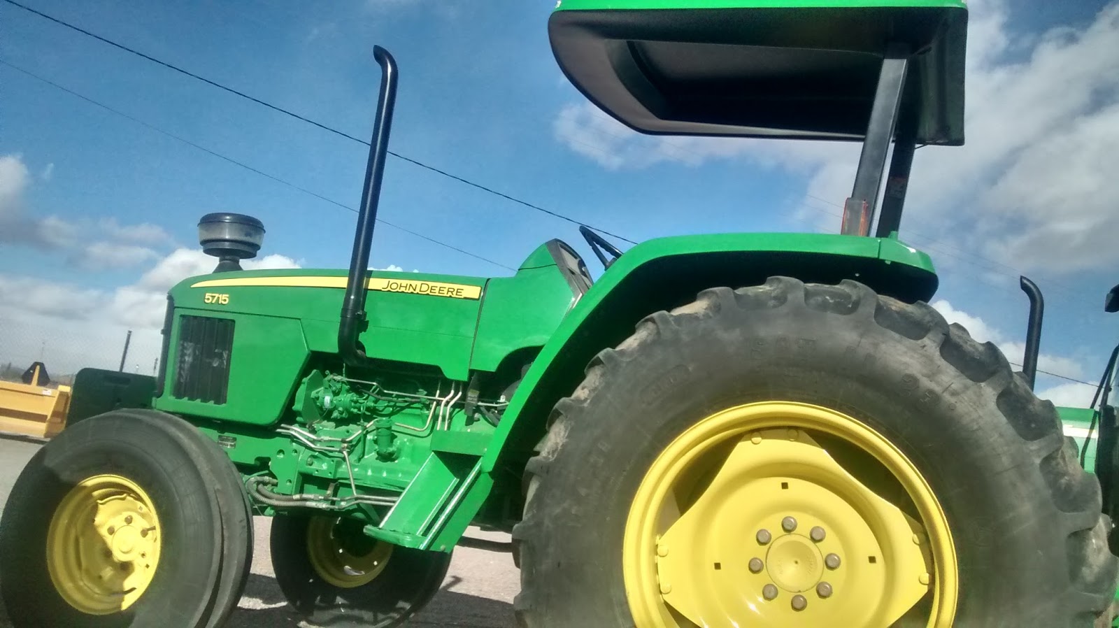 MAQUINARIA AGRICOLA INDUSTRIAL: Tractor John Deere 5715 89hp $22,200 ...