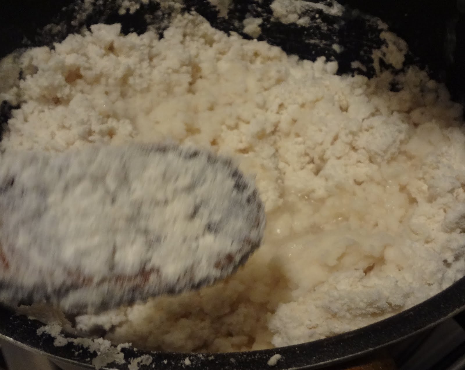 MALABAR PATHIRI (ARI PATHIRI/THIN RICE ROTI) with step by step pics..