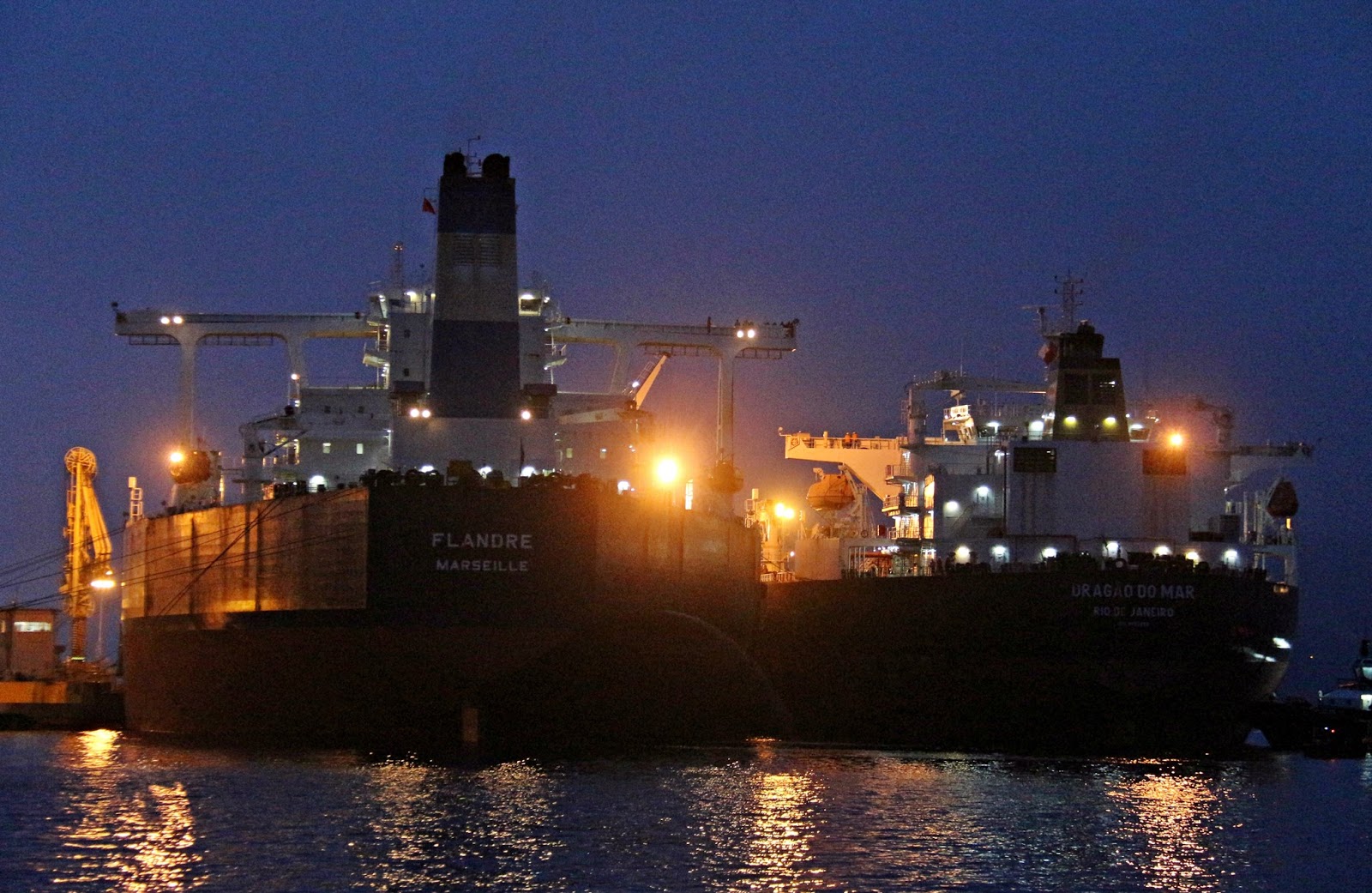 Santos Shiplovers: M/T Flandre / FNJU - VLCC em transferência STS ...