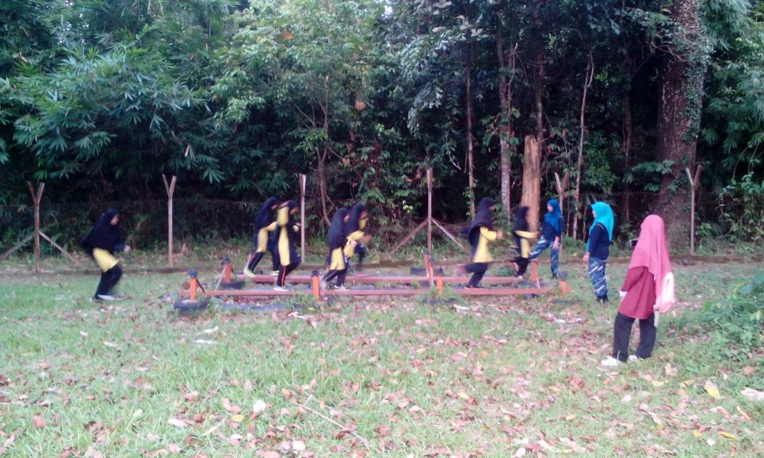 D' Qasih: aktiviti rentas halangan kem tingkatan 2 bersama plkn uum ...