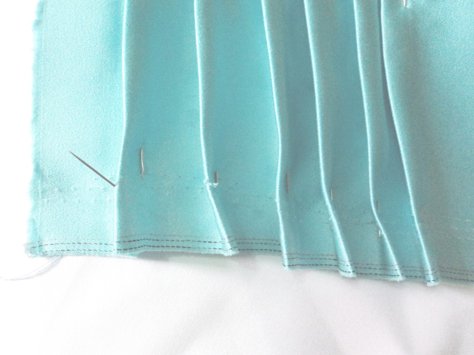 That’s Sew Naija!: Pin Tuck Detailling - The Diagonal Pintuck