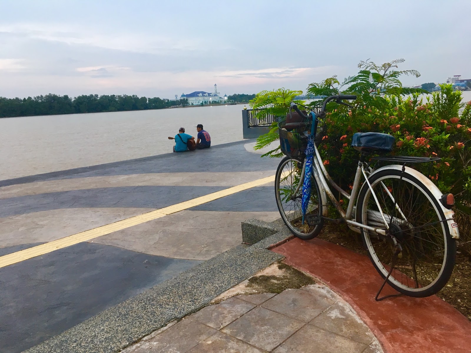 MEMANG ENJOY NAIK MUAR RIVER CRUISE DAN JALAN-JALAN DI DATARAN TANJUNG ...