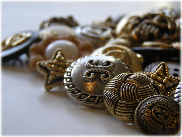FoxBlog: DIY Fashion Accessories - The Button Projects
