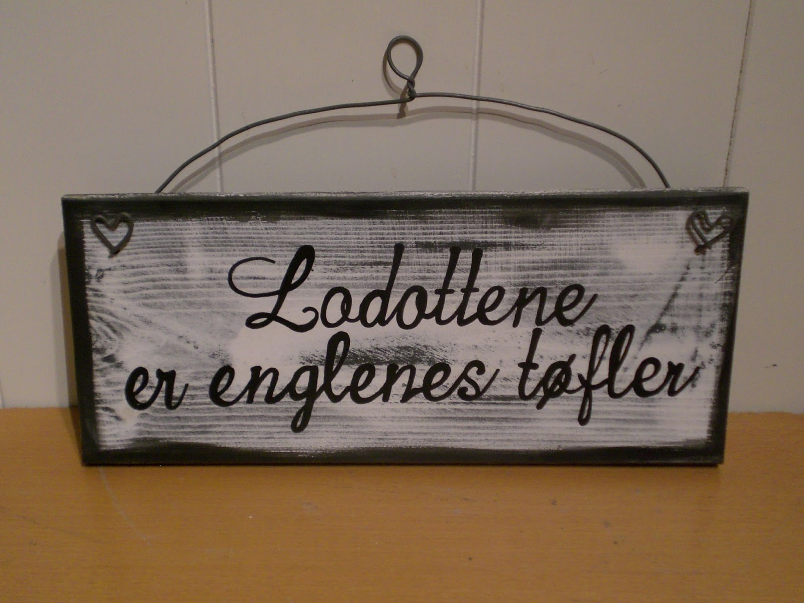 Skilt fra Baggroa: Skilt om å holde huset rent og ryddig.