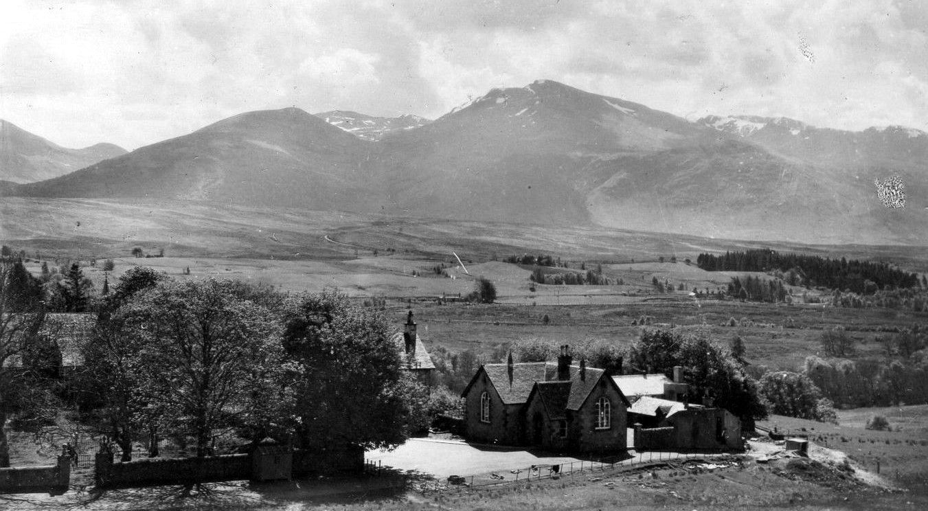 Tour Scotland: Old Photograph School Spean Bridge Scotland