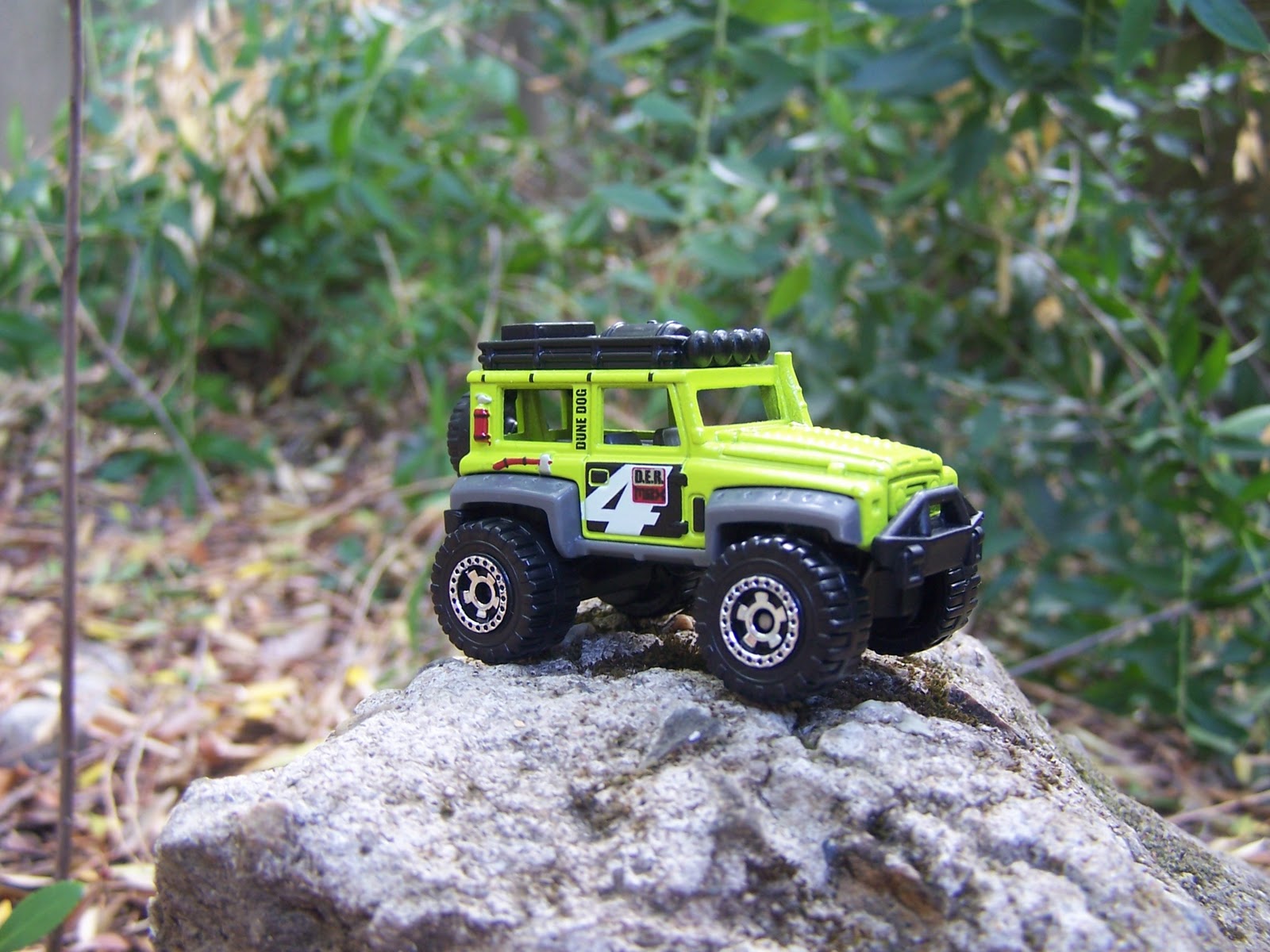 Diecastination: The Dune Dog - Matchbox Outfits the Toyota FJ40 Land ...
