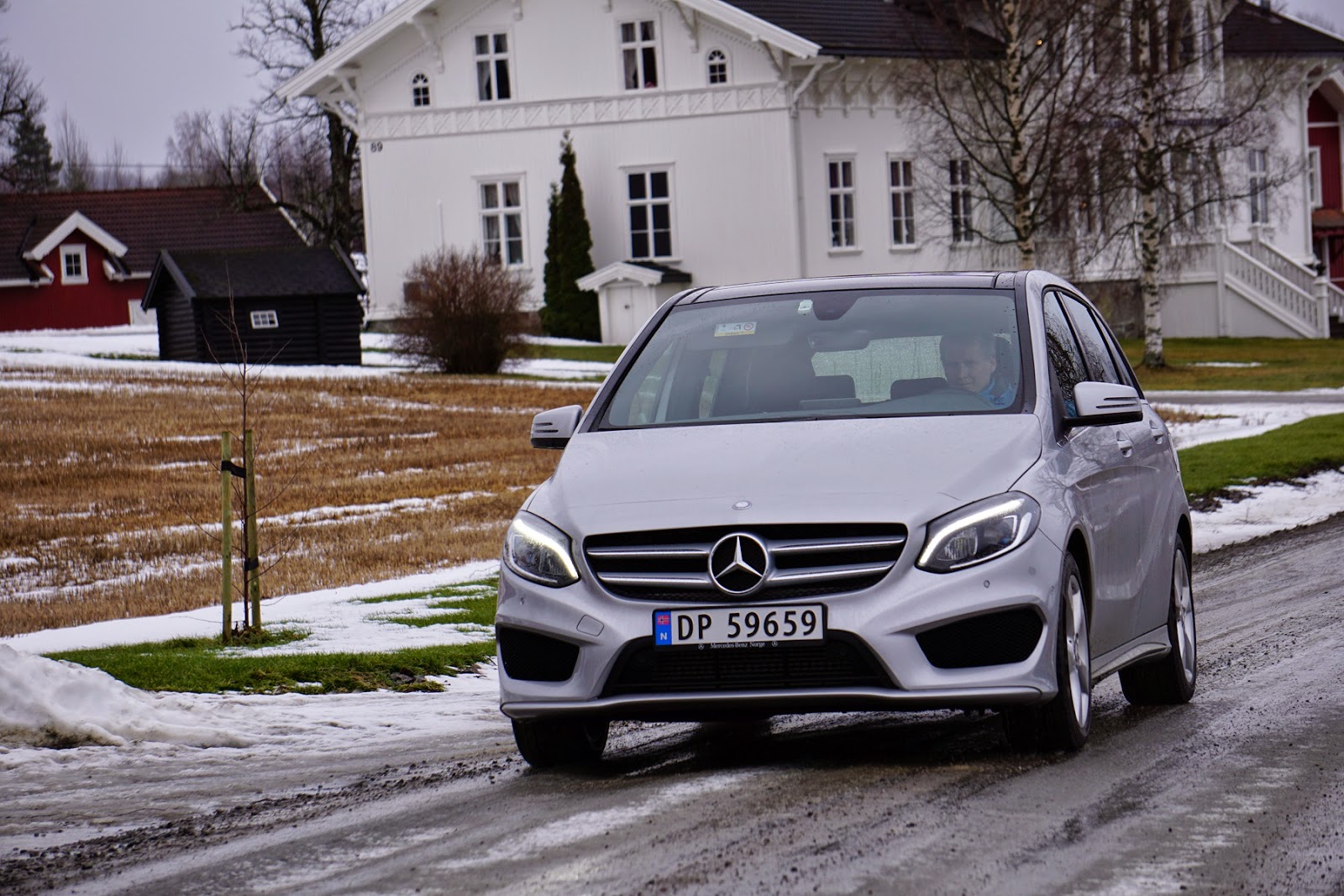 Test: Mercedes-Benz B220 4Matic ~ Automotive Anmeldelser