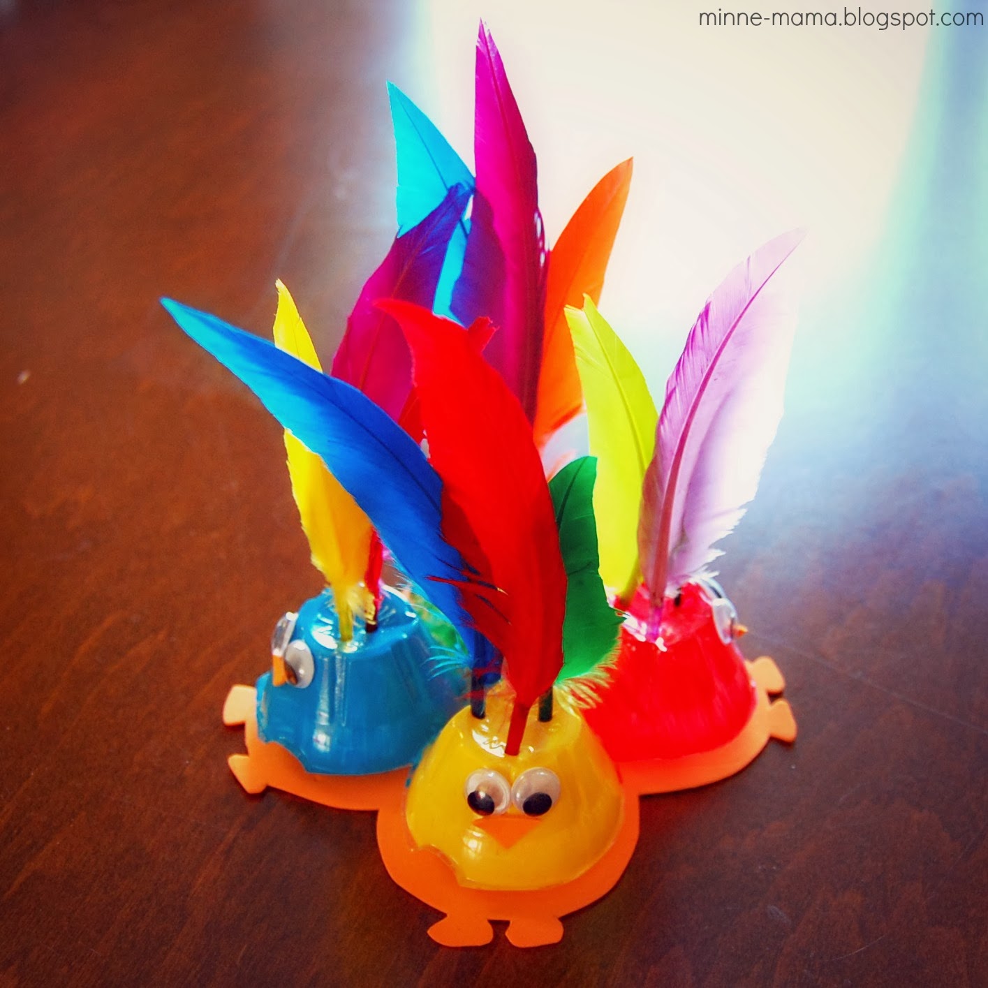 Minne-Mama: Fine Motor Feather Play