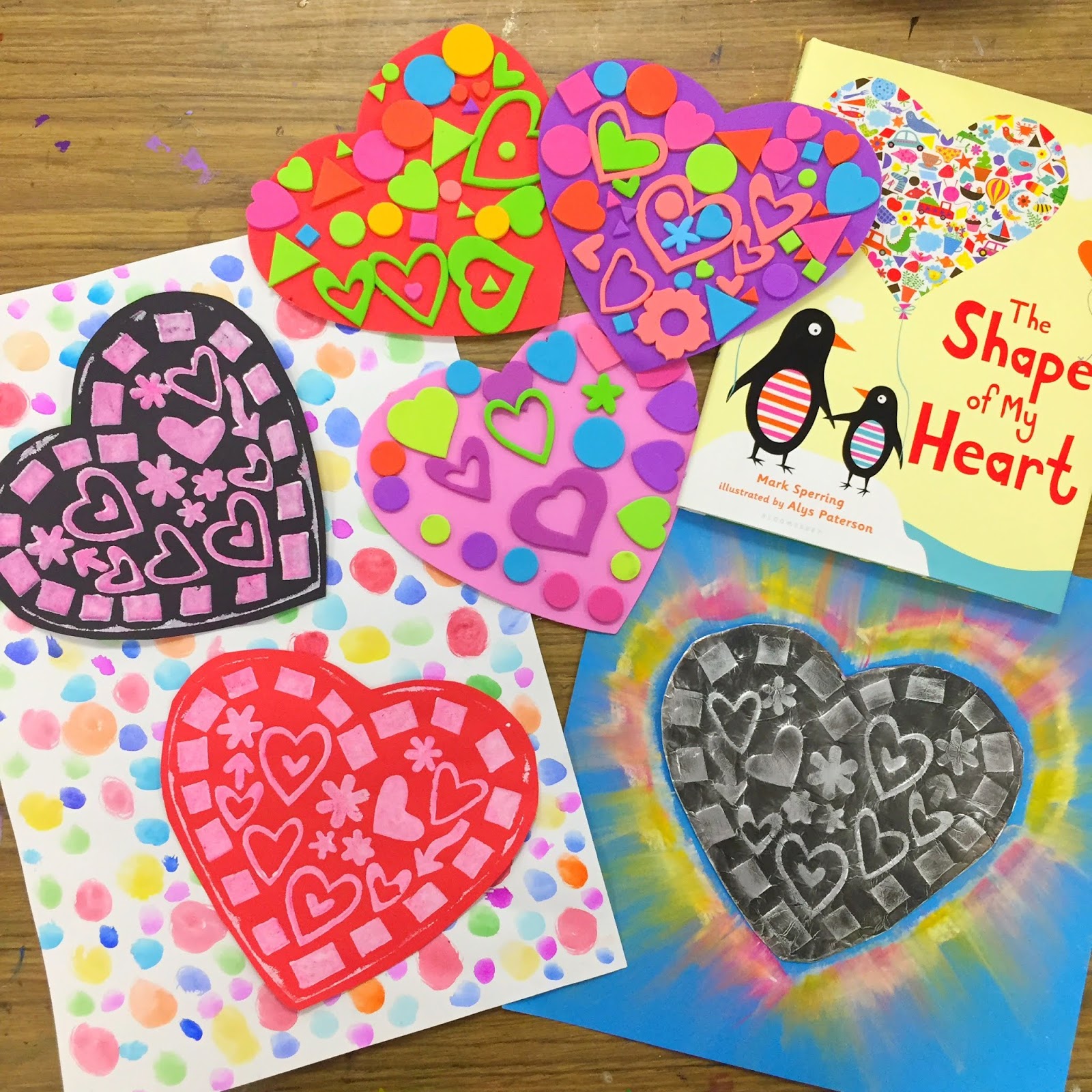 Cassie Stephens: In the Art Room: Kindergarten Hearts!