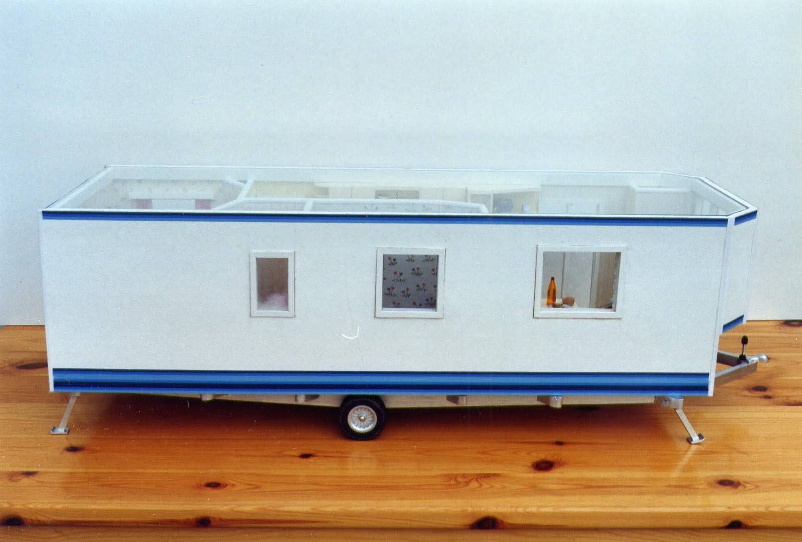 LE MONDE EN MINIATURE: MOBIL - HOME