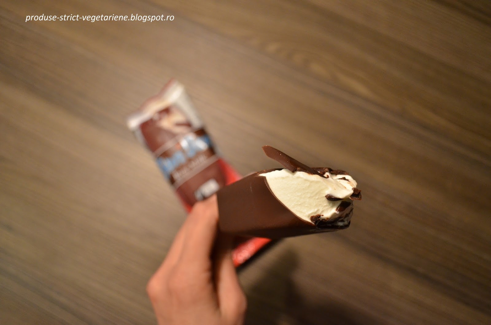 Inghetata pe bat cu lapte de orez si vanilie (marca Bonvita)