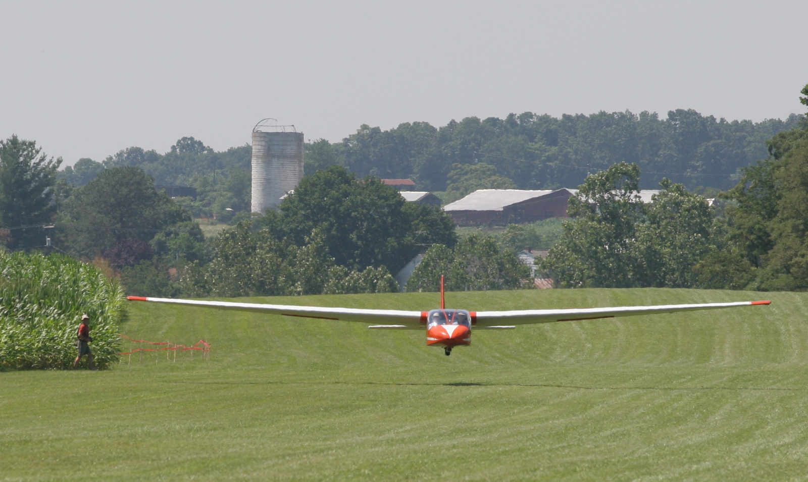 1200 AGL: Glider Flying at Burner Airport (VG55)