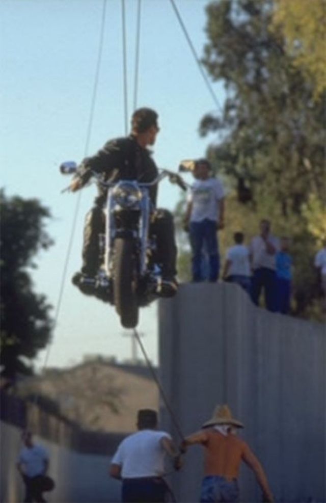 35 Amazing Behind the Scenes Photos From the Making of “Terminator 2 ...