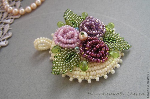 Beautiful Beaded Floral Cluster Pendant Tutorial / The Beading Gem