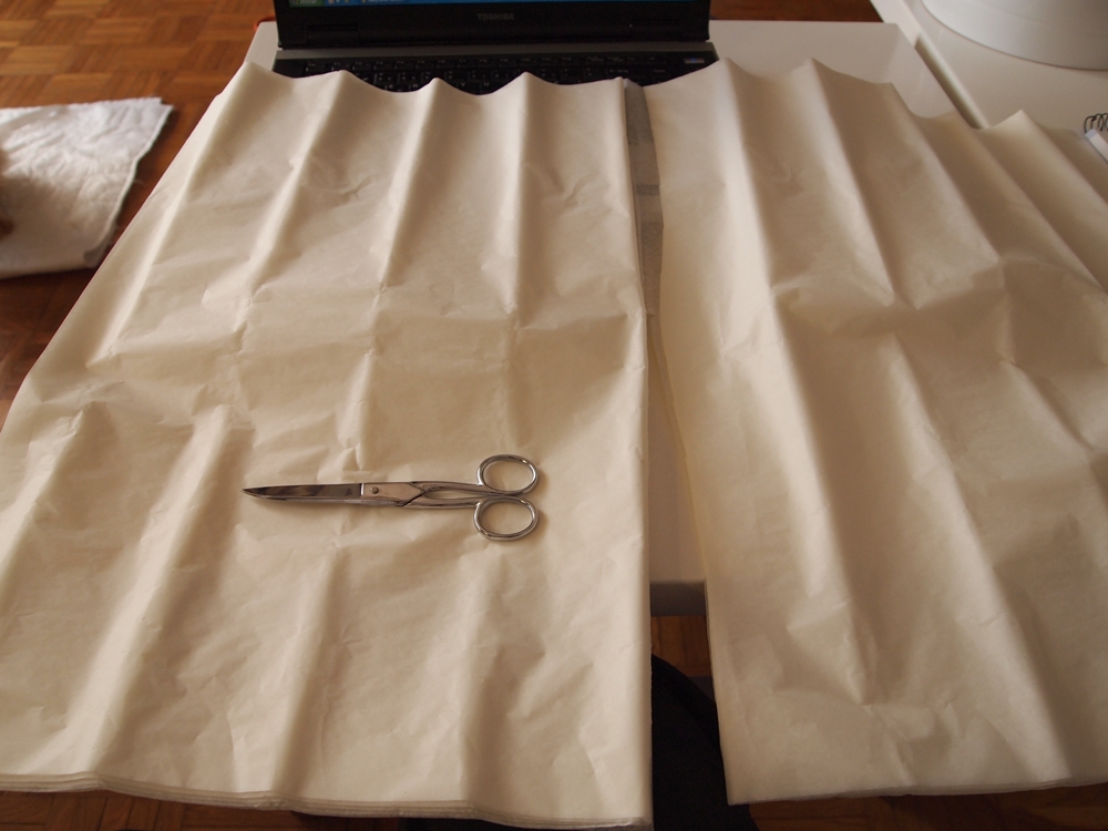 The Busy Woman and the Stripy Cat: How to make paper pom pons ~ Como ...