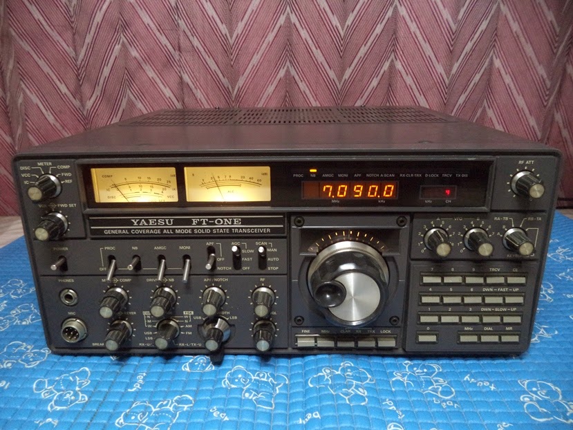 MEDAN RADIO: Yaesu FT - "ONE"