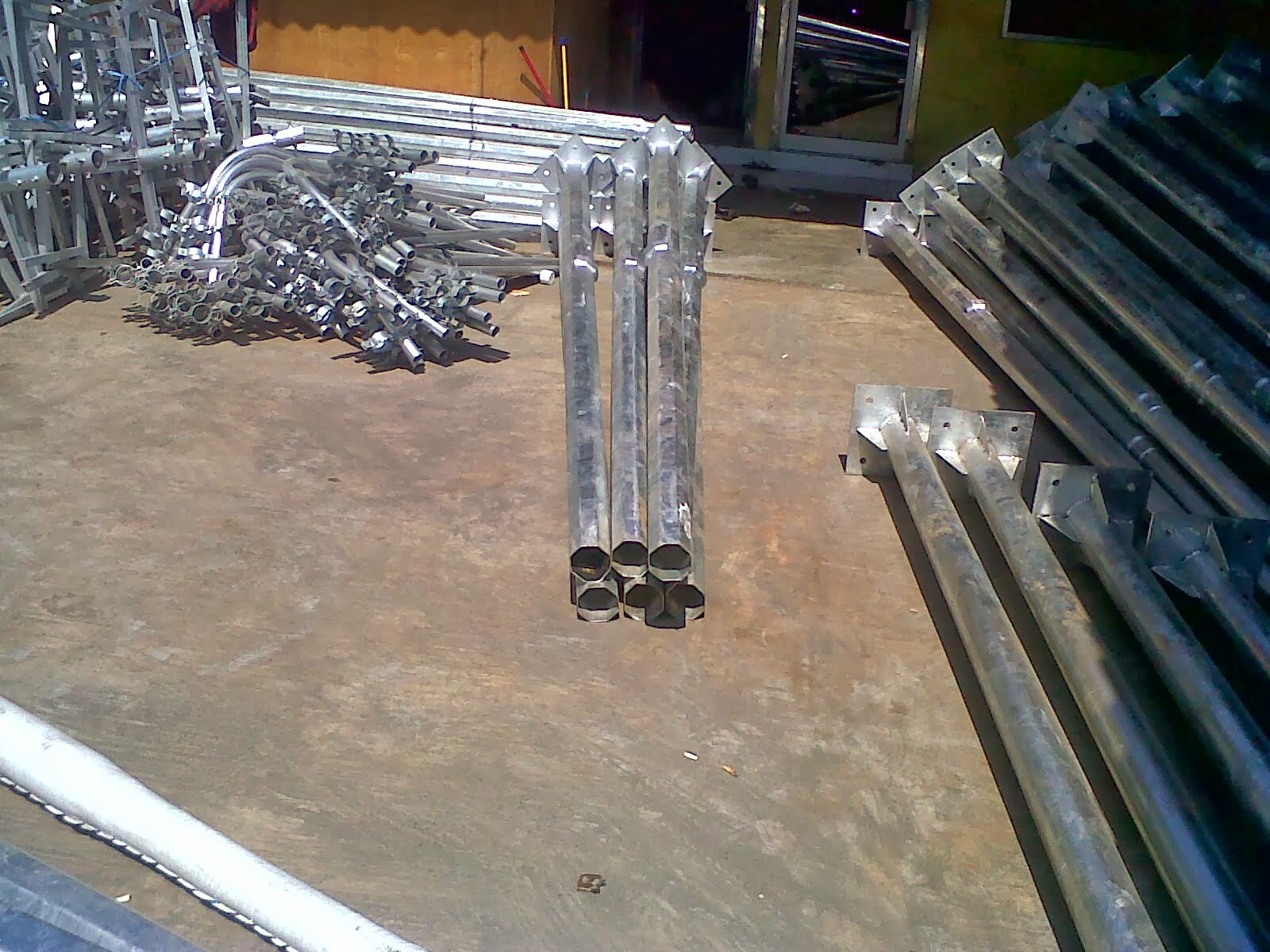 Listrik Tenaga Surya : Tiang PJU PLN ,Tiang Telpon, Tiang cctv, Tiang ...