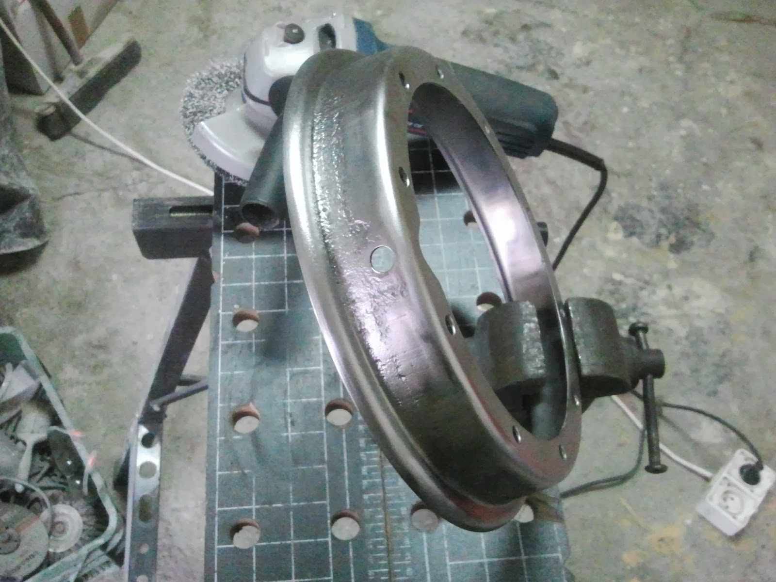 Vespa PX 125 E Restoration: Cleaning up rust