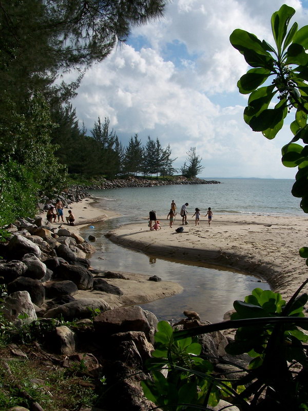 Tempat Menarik di Kuching: Pantai Damai- Santubong