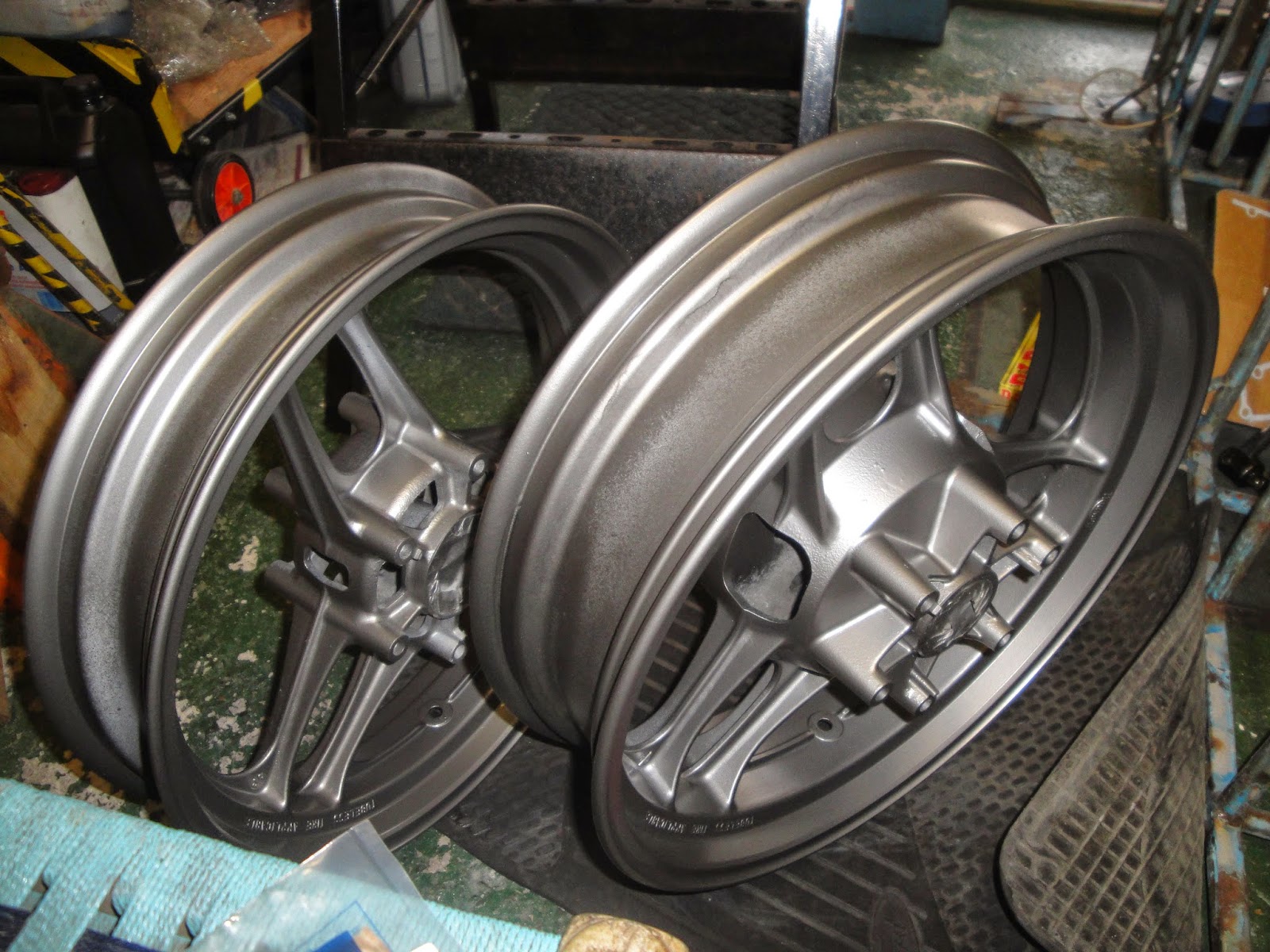 TriMotoRevival: Six spoke wheels