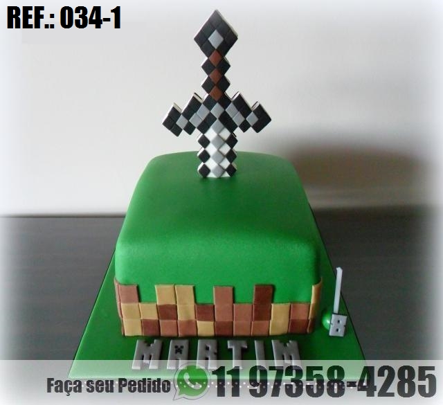 Bolo Minecraft quadrado com espada cravada de Pasta de Chocolate - Bolo ...